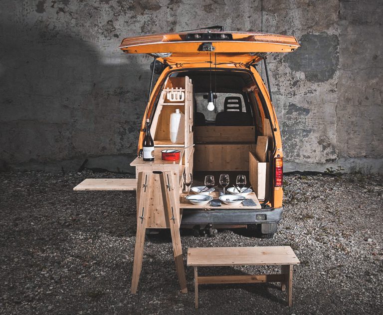 Minivan Piaggio Porter: Kerstin a amanégé son mini van et vit la vanlife