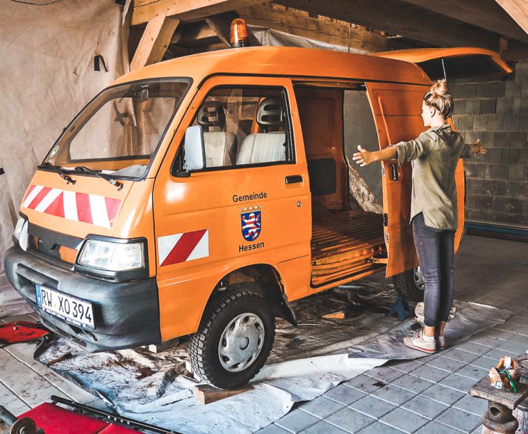 Minivan Piaggio Porter: Kerstin a amanégé son mini van et vit la vanlife
